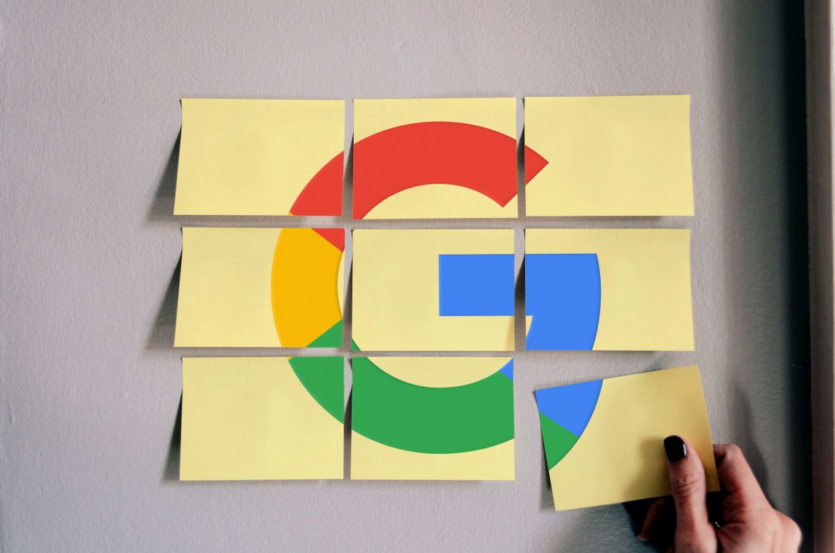 Free Sticky Notes Logo Mockup – GraphicsFamily