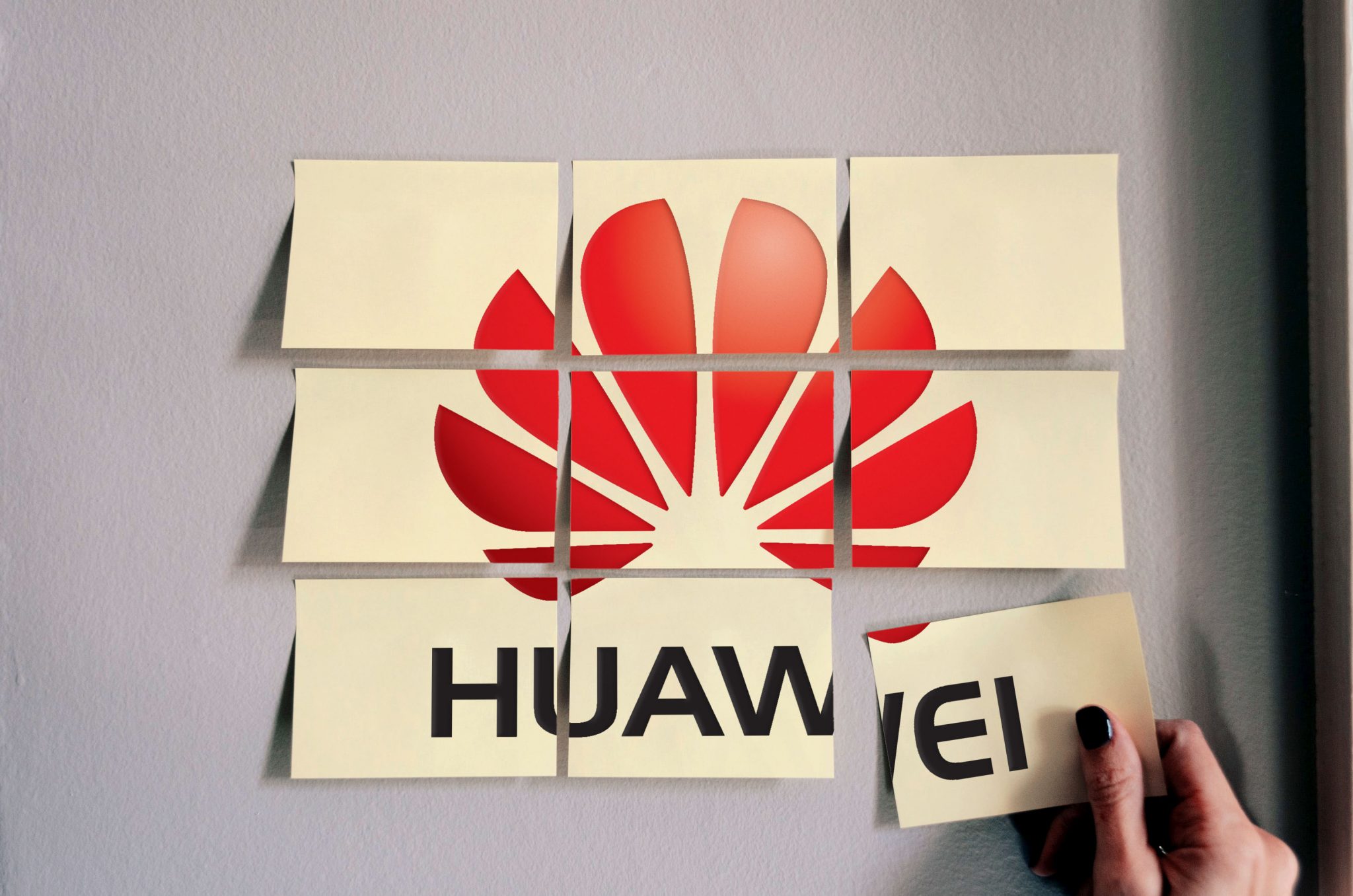 Free Sticky Notes Logo Mockup – GraphicsFamily