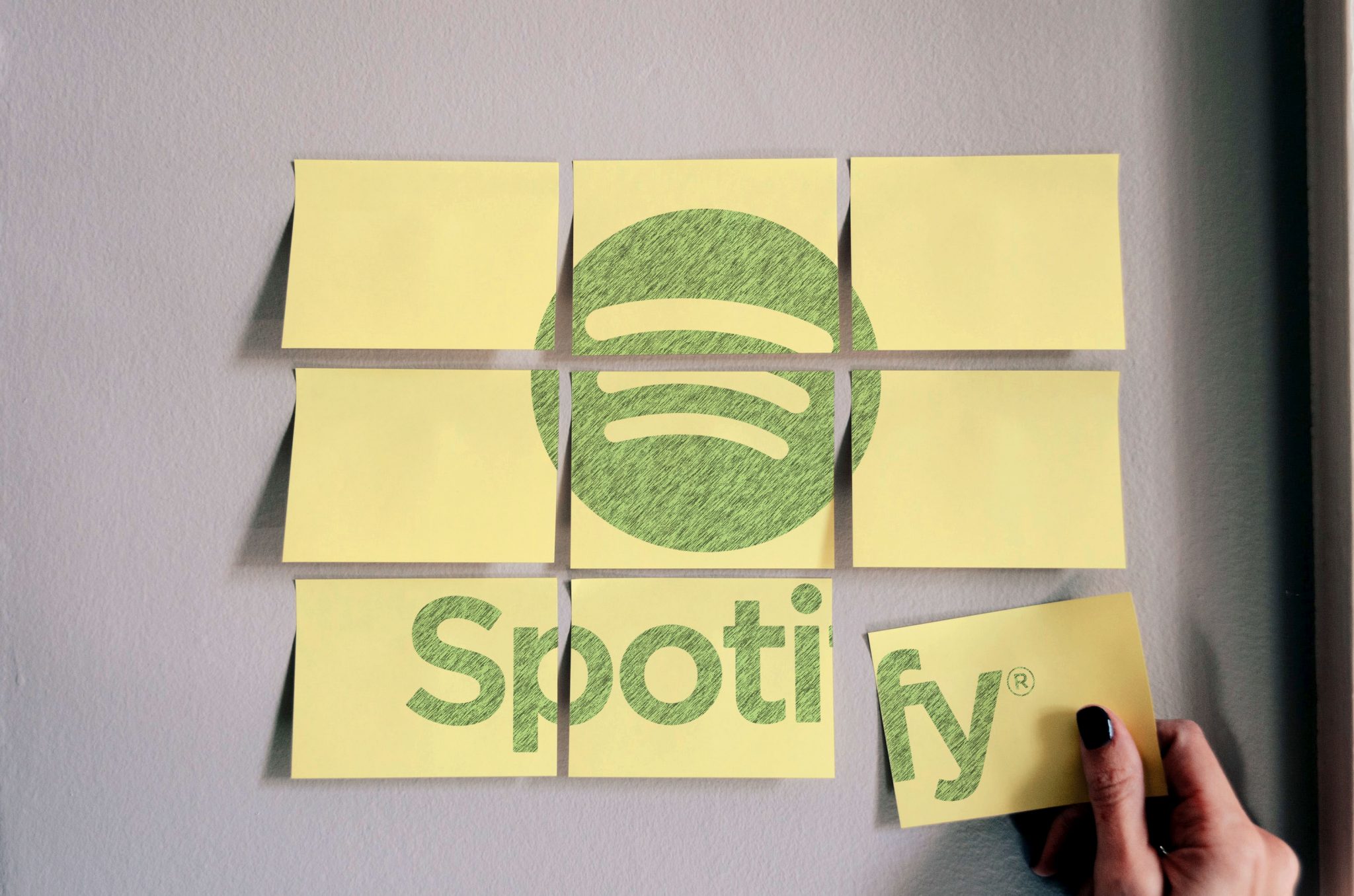 Free Sticky Notes Logo Mockup – GraphicsFamily