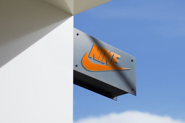 3D Metallic Frame Modern Logo Mockup – GraphicsFamily