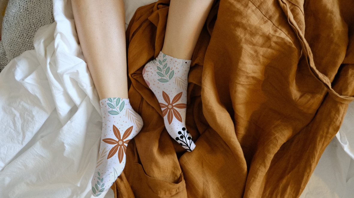 Free Women Socks Design Mockup – GraphicsFamily